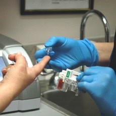 Prueba de hemoglobina glicosilada (HbA1c): MedlinePlus en español